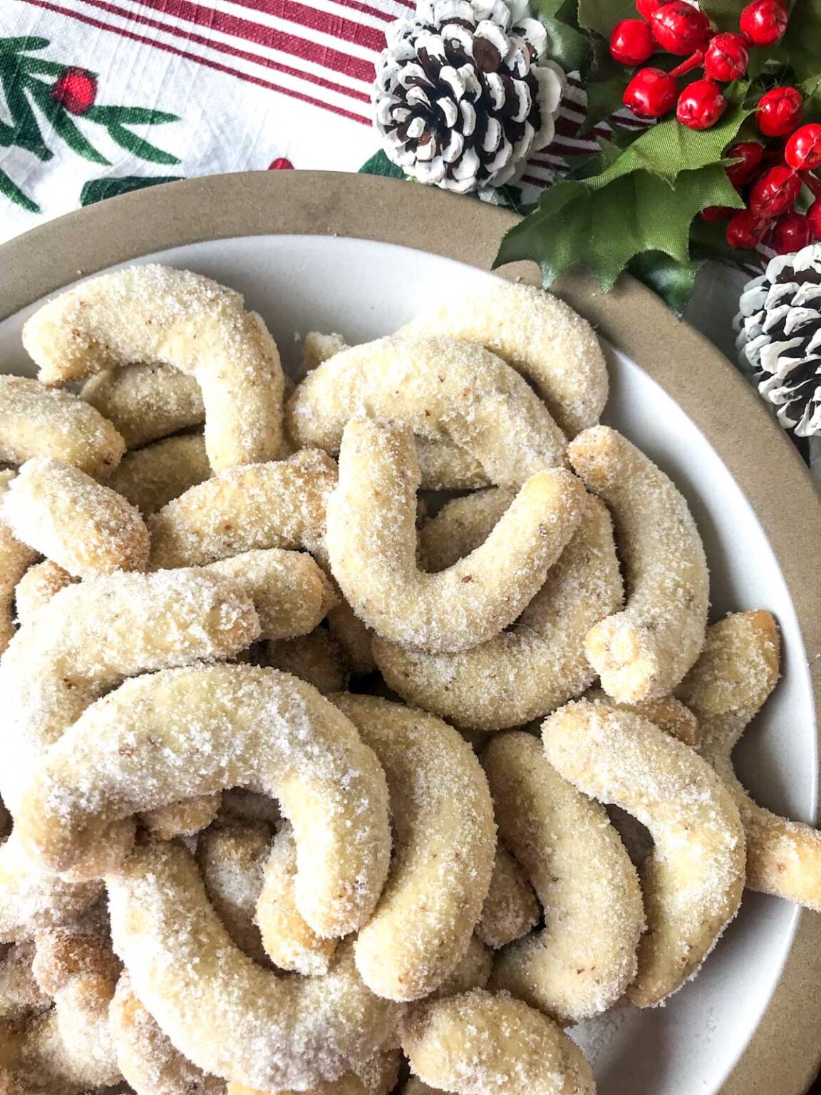 How to make Vanillekipferl-Austrian Vanilla Crescent Cookies - Gitta's ...