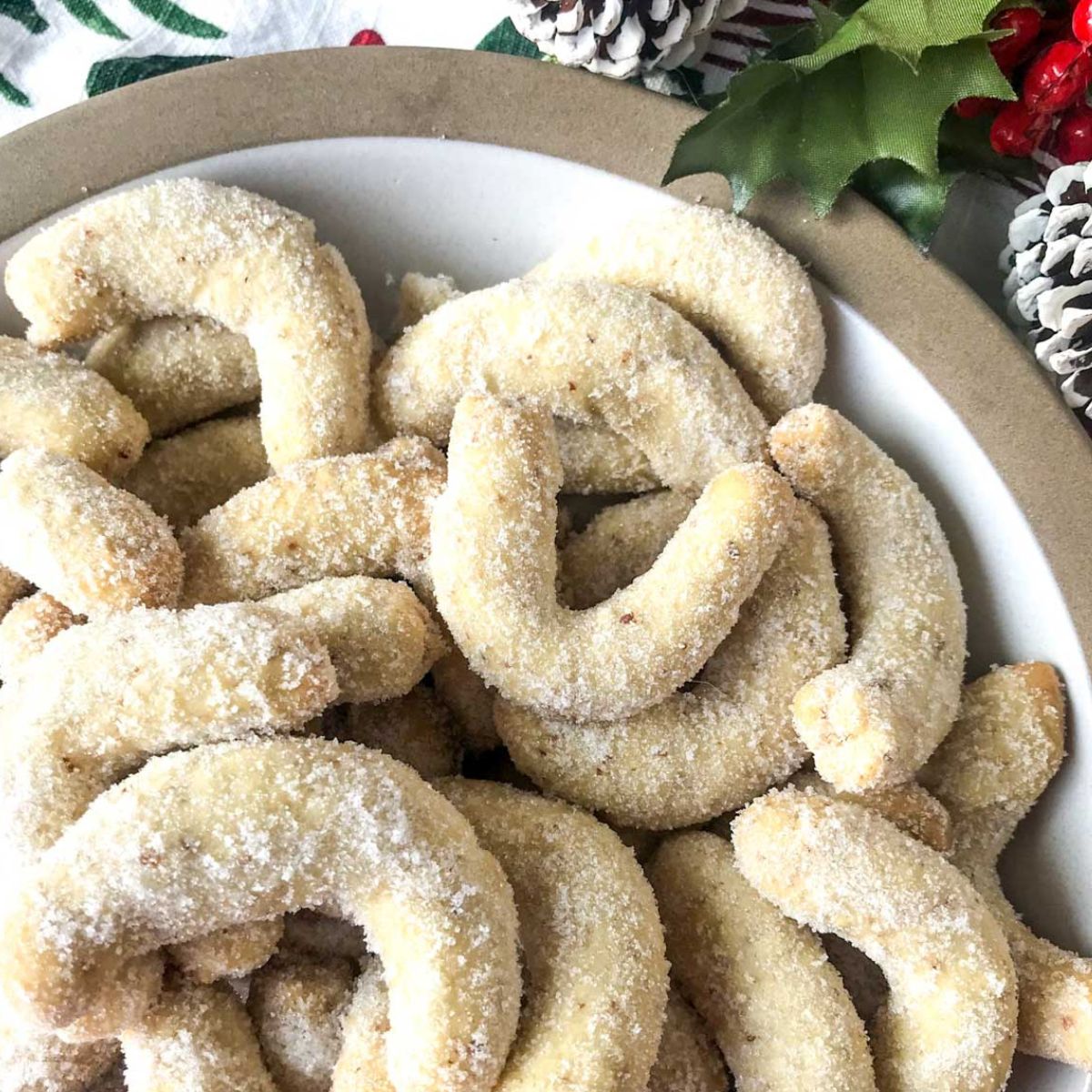 How to make Vanillekipferl-Austrian Vanilla Crescent Cookies - Gitta's ...