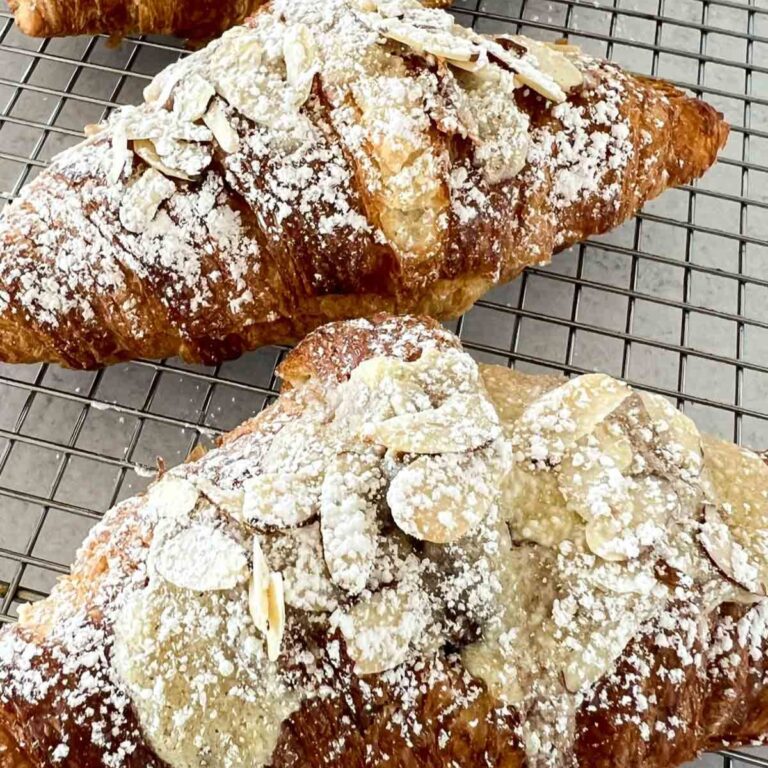 How to make Vanillekipferl-Austrian Vanilla Crescent Cookies - Gitta's ...
